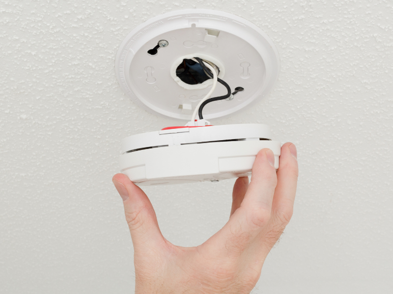 Hardwired Smoke Detector: How It Works, Benefits, and Lifespan ...